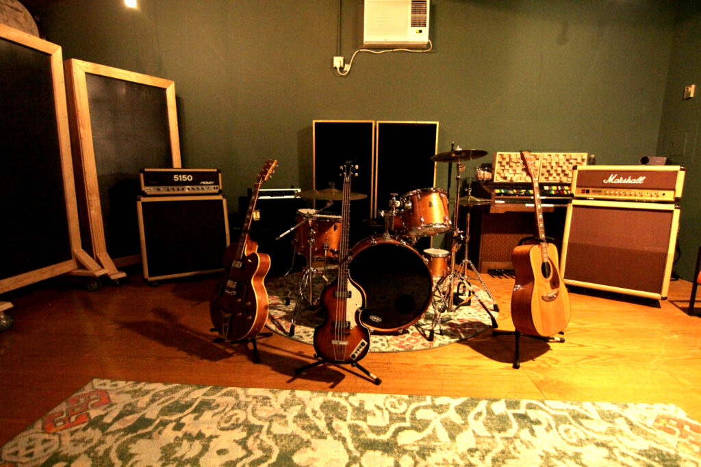 STUDIO 6 - $50 per hour - Smacktone Studios